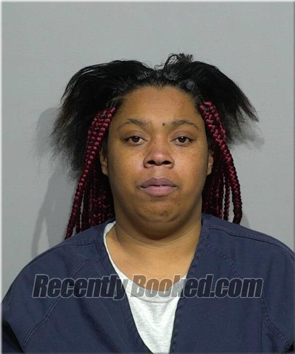 Recent Booking / Mugshot for Dominique Edwards in Milwaukee County ...