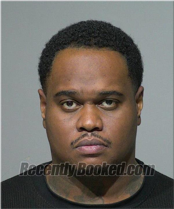 Recent Booking / Mugshot for Marcus Leach in Milwaukee County, Wisconsin