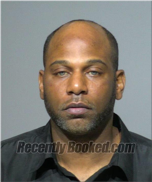 Recent Booking / Mugshot for Antonio Mathis in Milwaukee County, Wisconsin