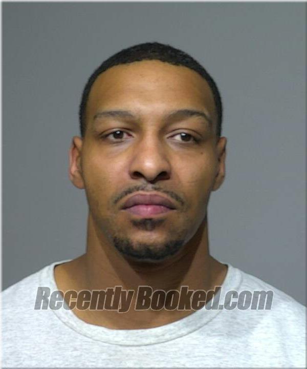 Recent Booking / Mugshot for Donovan Robinson in Milwaukee County ...