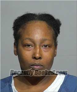 Recent Booking / Mugshot for Felisha Davis in Milwaukee County, Wisconsin