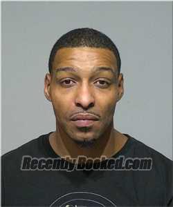 Recent Booking / Mugshot for Donovan Robinson in Milwaukee County ...