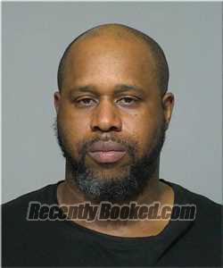 Recent Booking / Mugshot for Dwayne Davis in Milwaukee County, Wisconsin