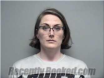Recent Booking / Mugshot for Jessica Gruetzmacher in Walworth County ...