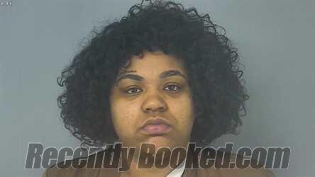 Recent Booking / Mugshot for CEARA DARLENE SMITH in Williamsburg County ...
