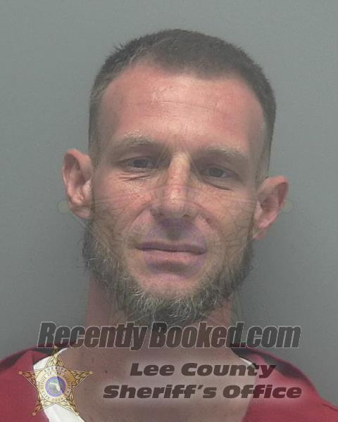 Recent Booking / Mugshot for CHAZ NICHOLAS OLIVER in Lee County, Florida