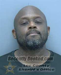 Recent Booking / Mugshot for ROGER E DAVIS in Lee County, Florida