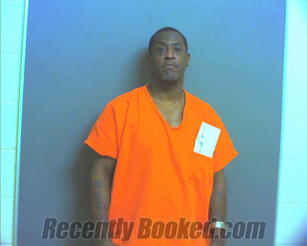 Recent Booking / Mugshot for SAMUEL TYRONE MOORE in Lee County, Texas