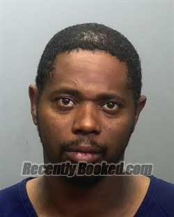 Recent Booking / Mugshot for DEMETRIS DEVON ROBERTS in Manatee County ...