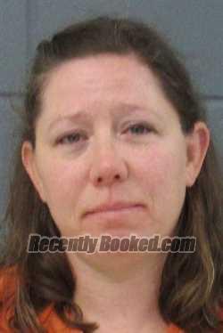 Recent Booking / Mugshot for IRIS DESIREE WARREN in Geary County, Kansas