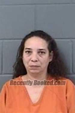 Recent Booking / Mugshot for LATONIA DENISE VERSER in Geary County, Kansas