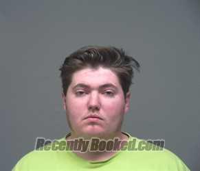 Recent Booking / Mugshot for DEREK KENTON LOWRY in Athens County, Ohio