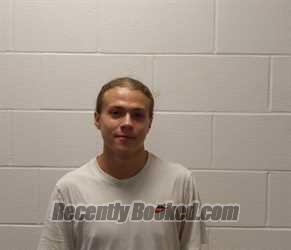 Recent Booking / Mugshot for DANTAE DAVIS NORFLEET in Coshocton County ...