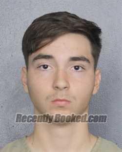Recent Booking / Mugshot for DANIEL NAVARRO GUZMAN in Broward County, Florida