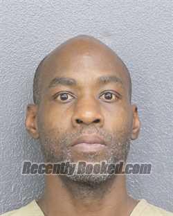 Recent Booking / Mugshot for ERIC RIGGINS in Broward County, Florida