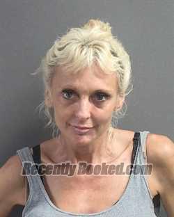 Recent Booking / Mugshot for KELLY LYNN BENNETT in Volusia County, Florida
