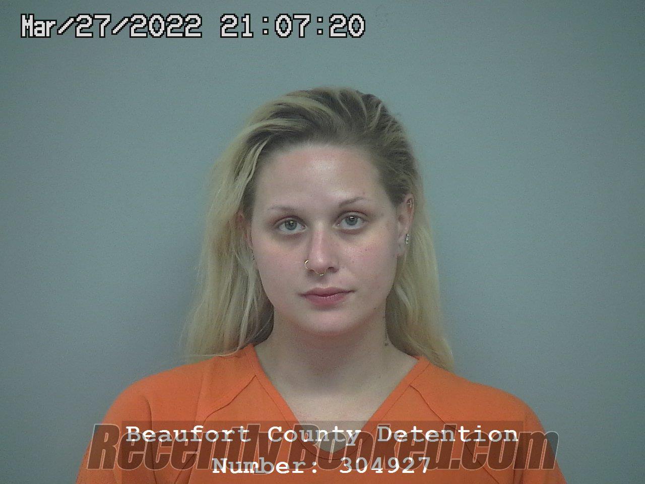 Recent Booking / Mugshot for SABRINA MERRIE HURST in Beaufort County ...