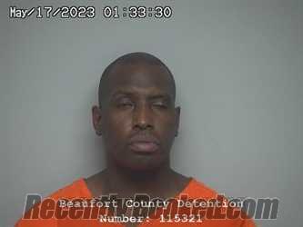 Recent Booking / Mugshot for DARIUS LENARD YOUNG in Beaufort County ...