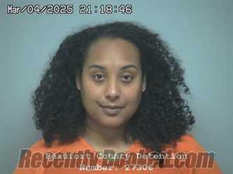 Recent Booking / Mugshot for DOMINIQUE JULITA TUTTLE in Beaufort County ...