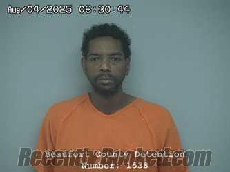 Recent Booking / Mugshot for JOHNNY CHRISTOPHE FIELDS in Beaufort ...