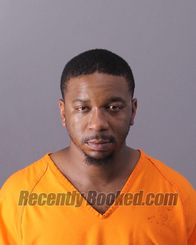 Recent Booking / Mugshot for JONATHAN ORLANDO BENTON in Jefferson ...