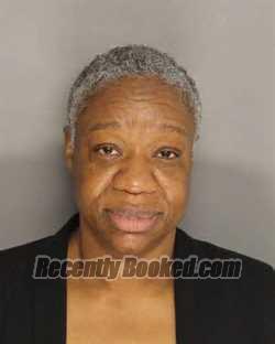 Recent Booking / Mugshot for Tomeka Evette Holmes in Berkeley County ...