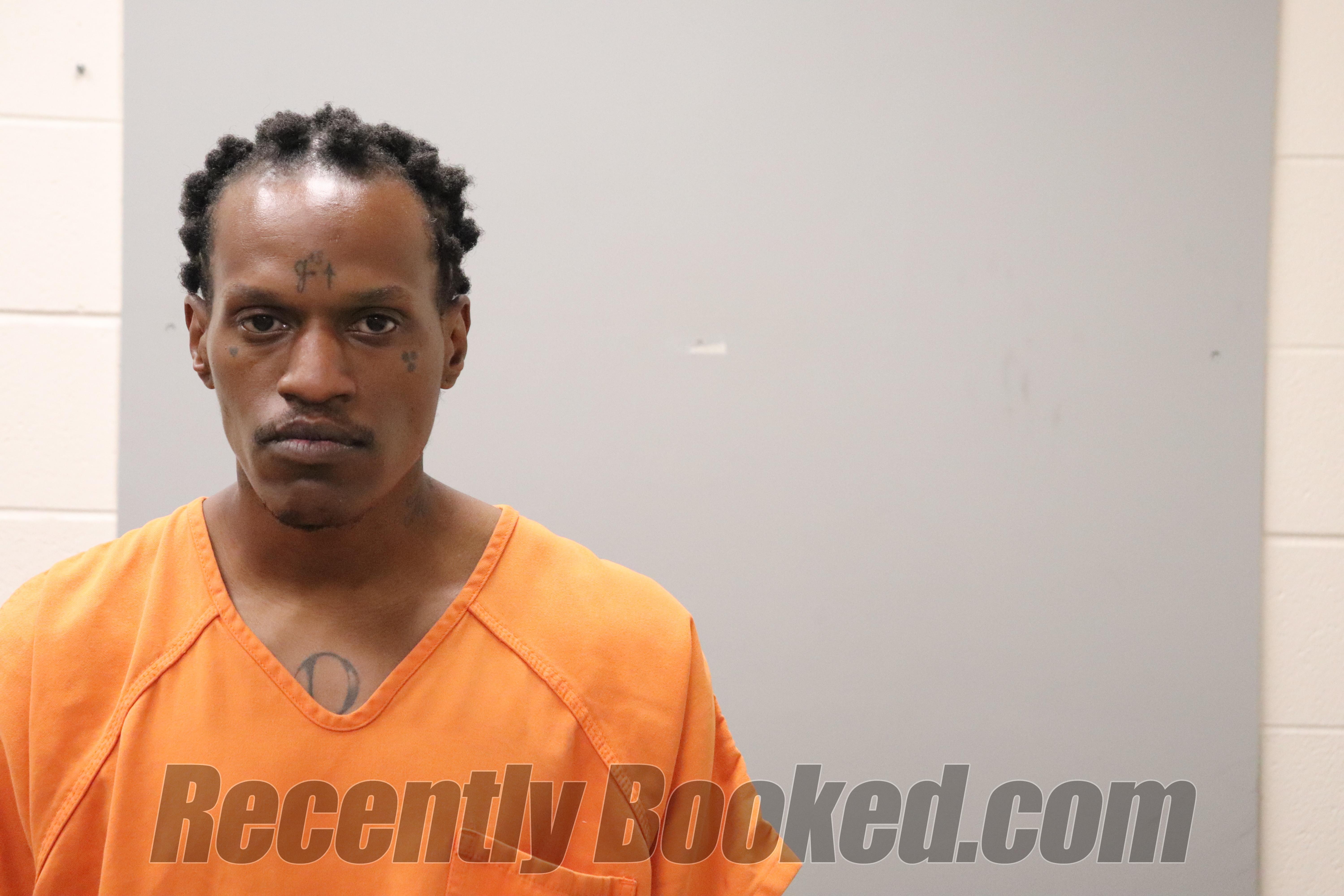 Recent Booking / Mugshot for LENORIS DEONQUAZ SEAY in Madison County ...