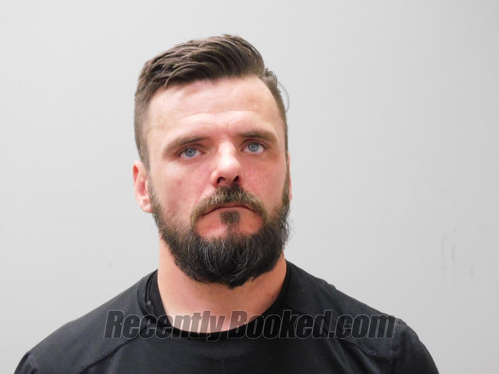 Recent Booking / Mugshot for DUSTIN LEE DAVIS in Madison County, Alabama
