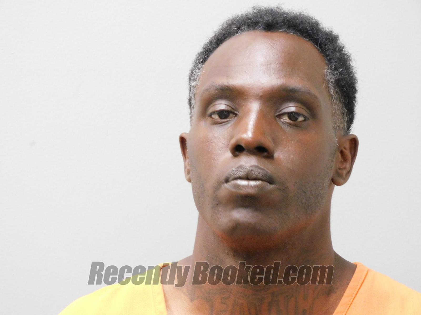 Recent Booking / Mugshot for LEANDER MARTIS ROBINSON in Madison County ...