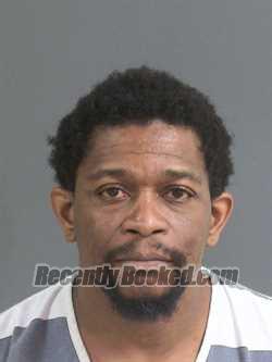 Recent Booking / Mugshot for TRAVIS LEON ROBINSON in Charleston County ...