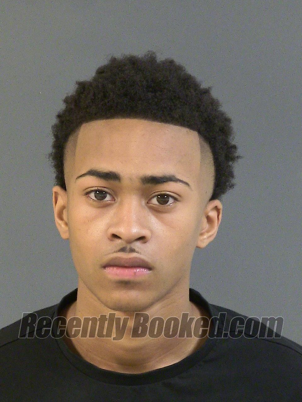 Recent Booking / Mugshot for JAYDEN MALEEK PHOENIX in Charleston County, South Carolina