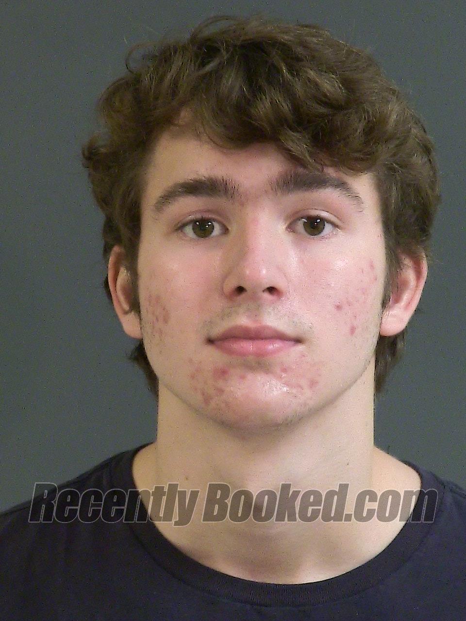 Recent Booking / Mugshot for JOHN HENRY LINDBERG in Charleston County ...