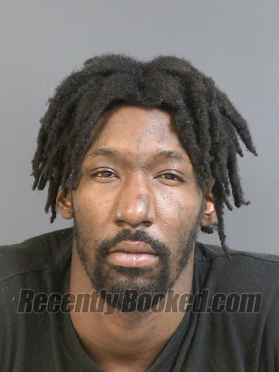 Recent Booking / Mugshot for XAVIER DARYL COAD in Charleston County ...