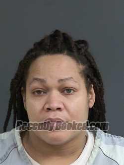 Recent Booking / Mugshot for EVANDA VALAINE MUMFORD in Charleston ...