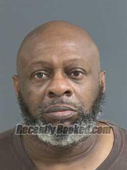 Recent Booking / Mugshot for DONALD LEE ROBINSON in Charleston County ...