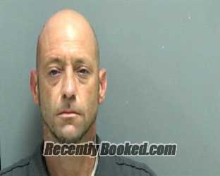 Recent Booking / Mugshot for ROBERT MICHAEL WARR in Darlington County ...