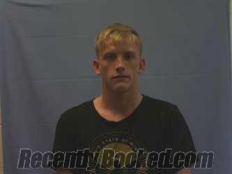 Recent Booking / Mugshot for HUNTER ALLEN MUNDINE in Crawford County ...