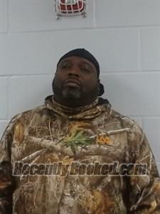 Recent Booking / Mugshot for Terrance Ramon Freeman in Lincoln County ...