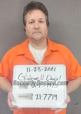 Recent Booking / Mugshot for DANIEL DEWITT GLIDEWELL in Sebastian ...